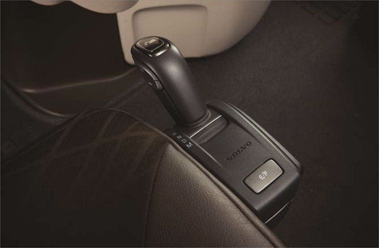 Volvo Introduces Paver Assist | Volvo Trucks USA